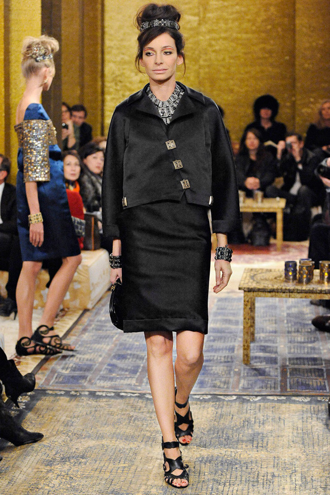 Amanda Sanchez es la modelo con más desfiles de Chanel y es una ...