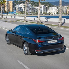 Lexus ES 300h y RC 300h 2019, prueba contacto: híbridos de lujo con ...