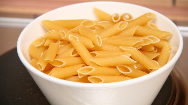 Un plato de pasta como cena para dormir mejor