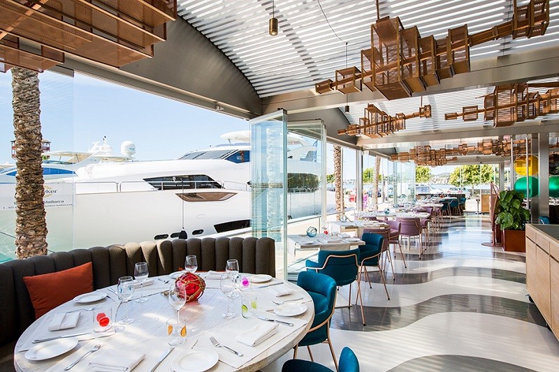 Baiben, un colorido restaurante inspirado en las calas de Mallorca