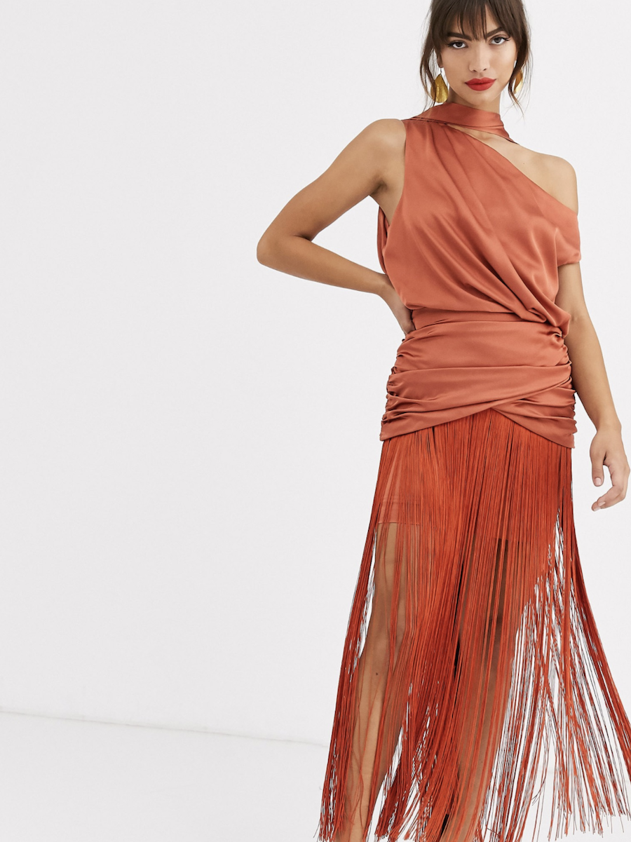 Los flecos son el detalle estrella para lucir un vestido que marque la ...