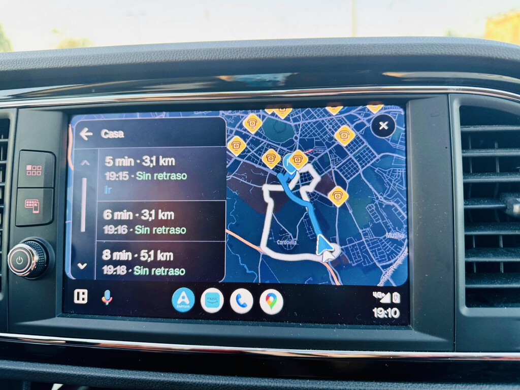 He probado el mítico TomTom en Android Auto y no decepciona: la versión ...