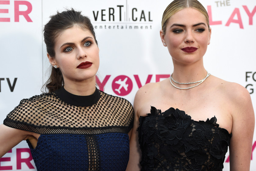 Looks de invitada perfecta de la mano de Alexandra Daddario y Kate Upton