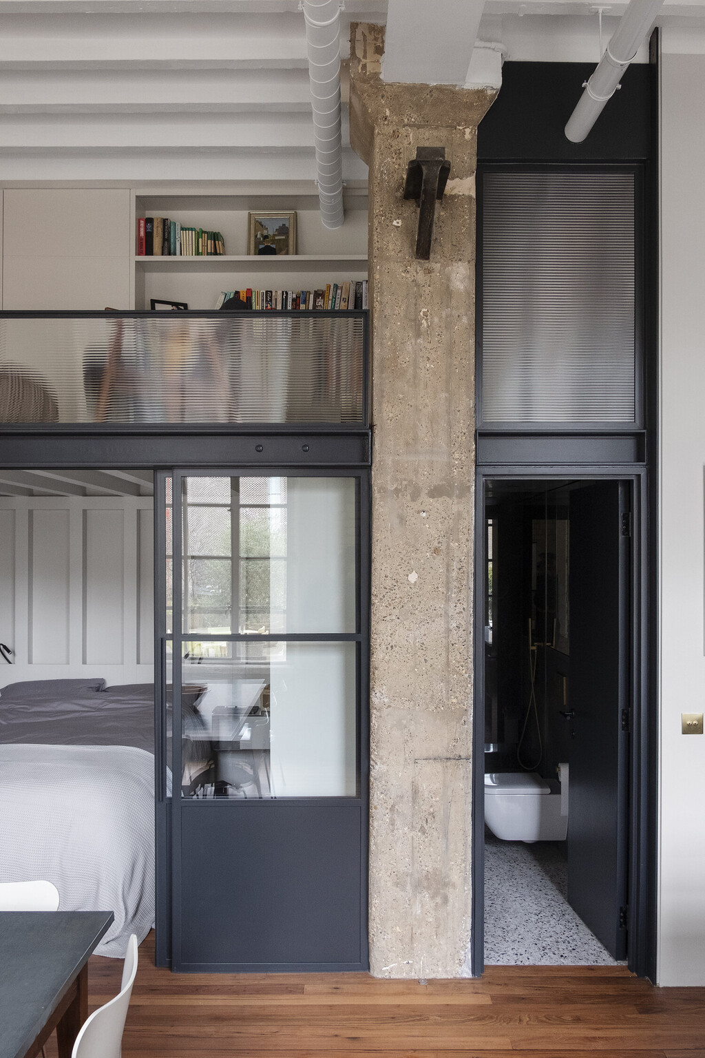 La reforma de un loft que reclama espacios mas compartimentados para ...