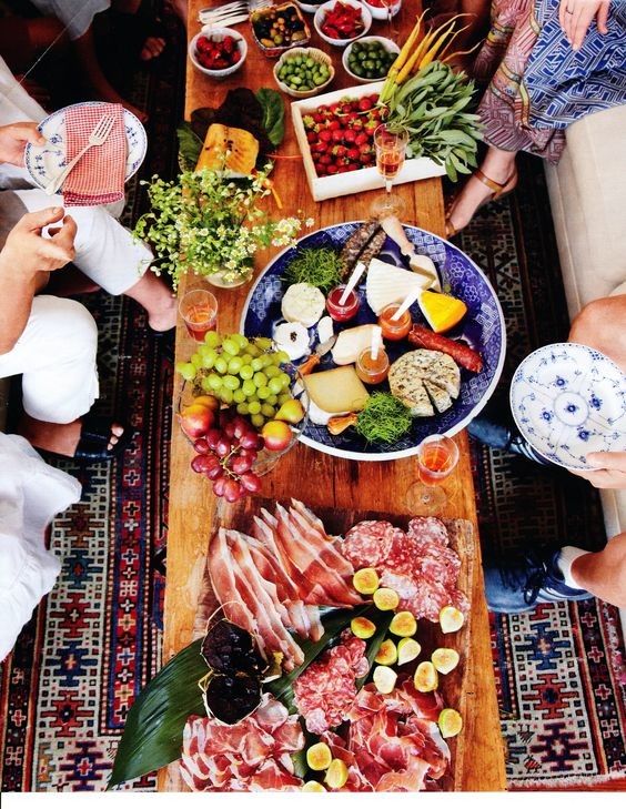 ¿Demasiados invitados? 5 trucos para una reunión inolvidable