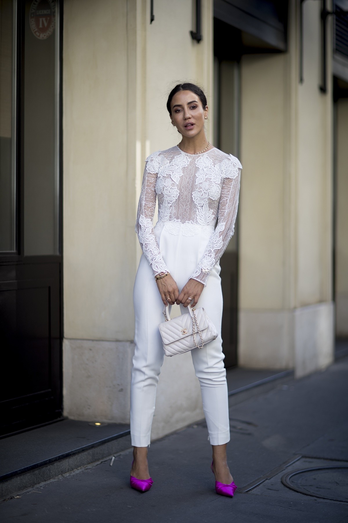 Cómo lucir las blusas con encaje, tanto de día como de noche