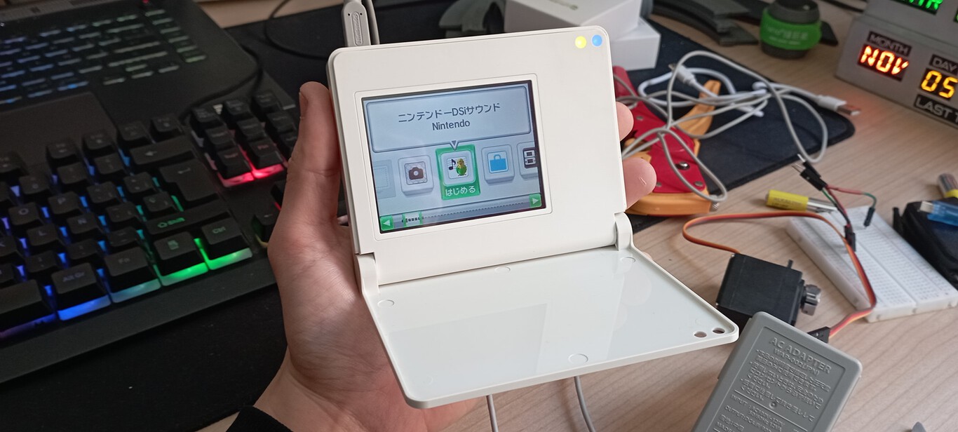 Nintendo lanzó una DS tan extraña que rompía con el principal estándar ...