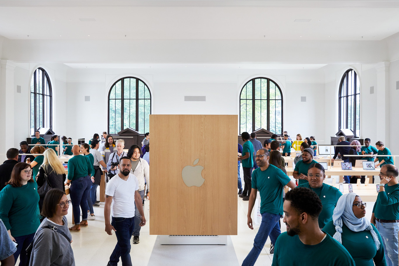 Tim Cook inaugura la impresionante Apple Store de Carnegie Hall en ...