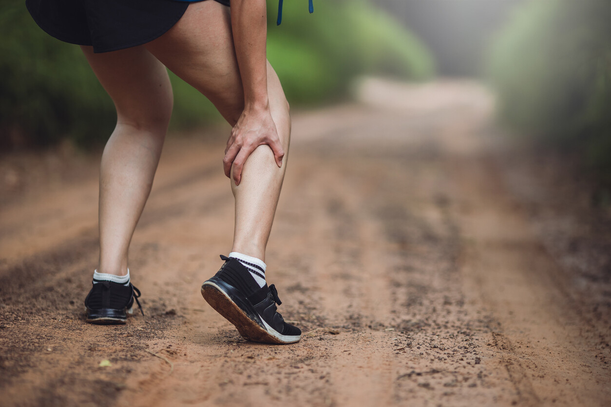 Espasmos y calambres musculares al dormir: por qué ocurren, qué ...