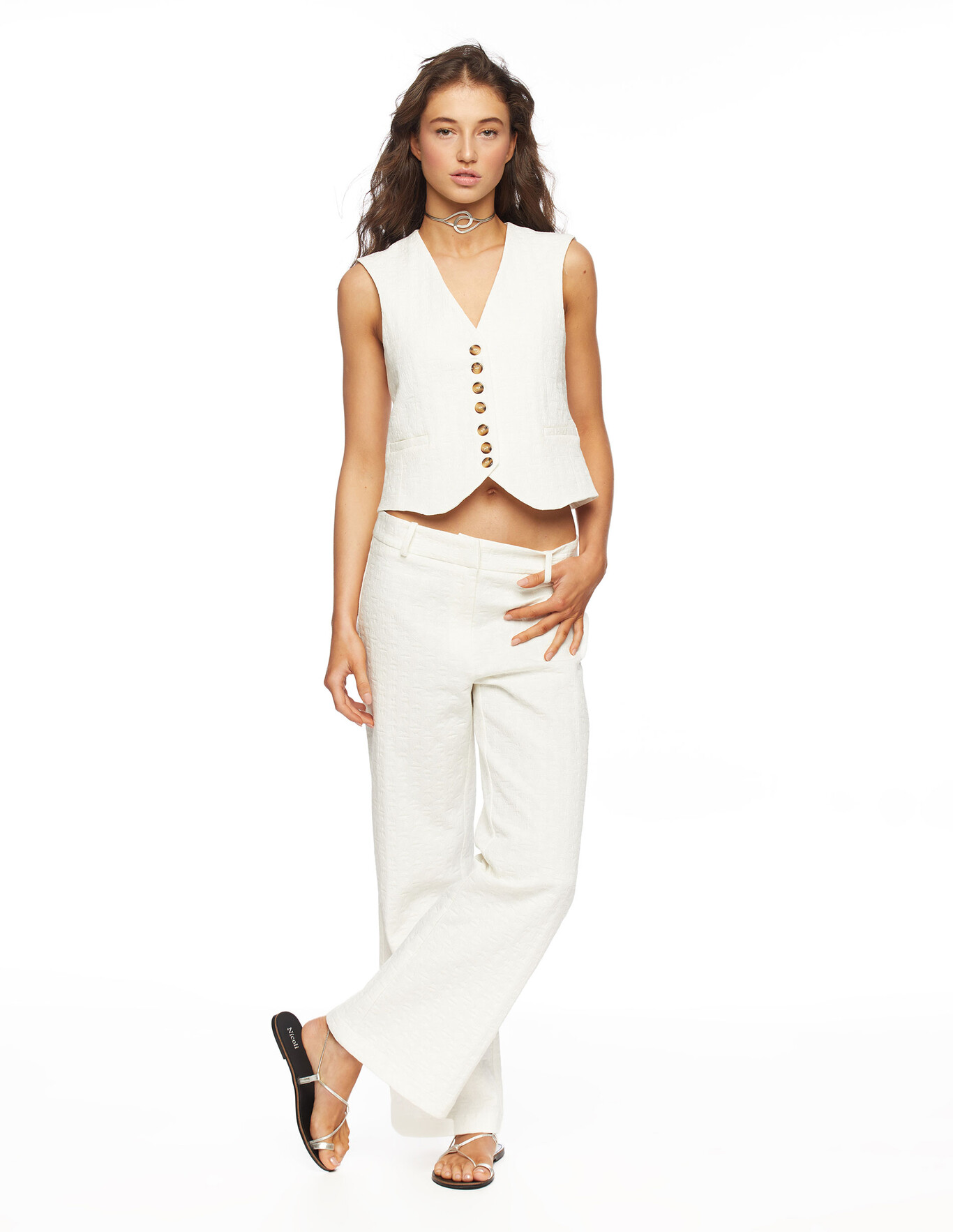 Amelia Bono se anima con un total look blanco de vuelta al cole de la ...