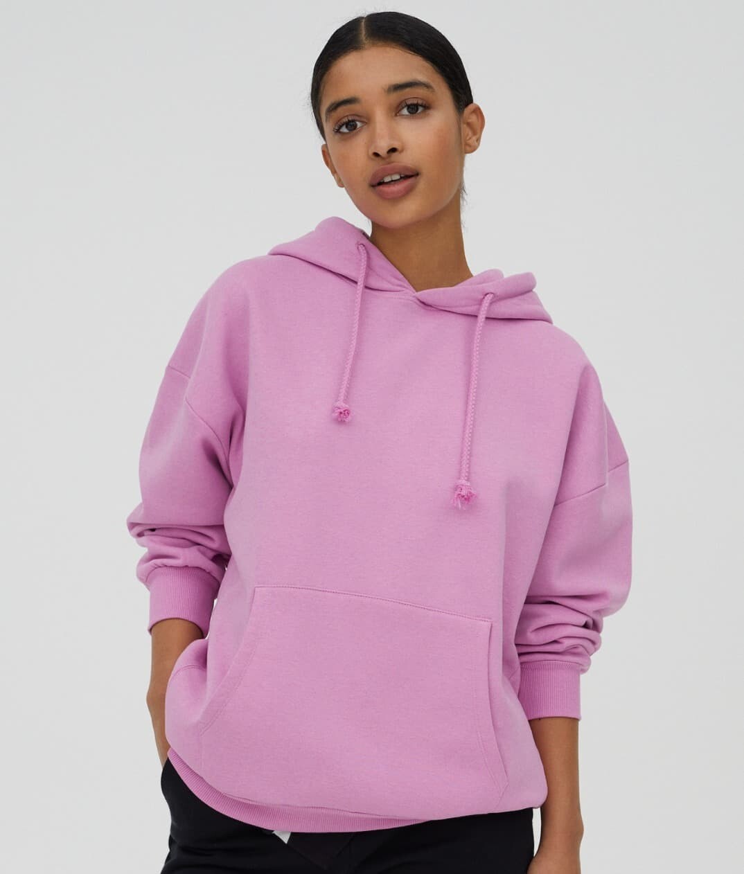 Nueve sudaderas a todo color de firmas como Zara, Stradivarius o ...
