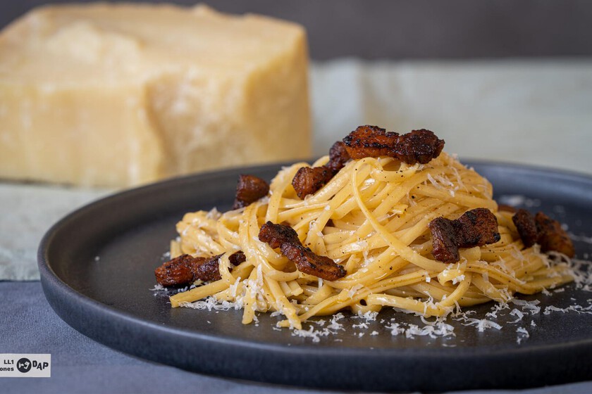 Receta de pasta de tallarines a la carbonara (con huevo, guanciale y ...