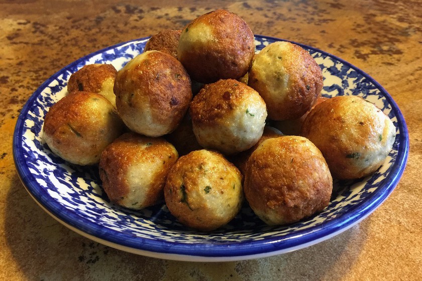 Botana de bolitas de queso para Navidad. Receta fácil, económica y rápida