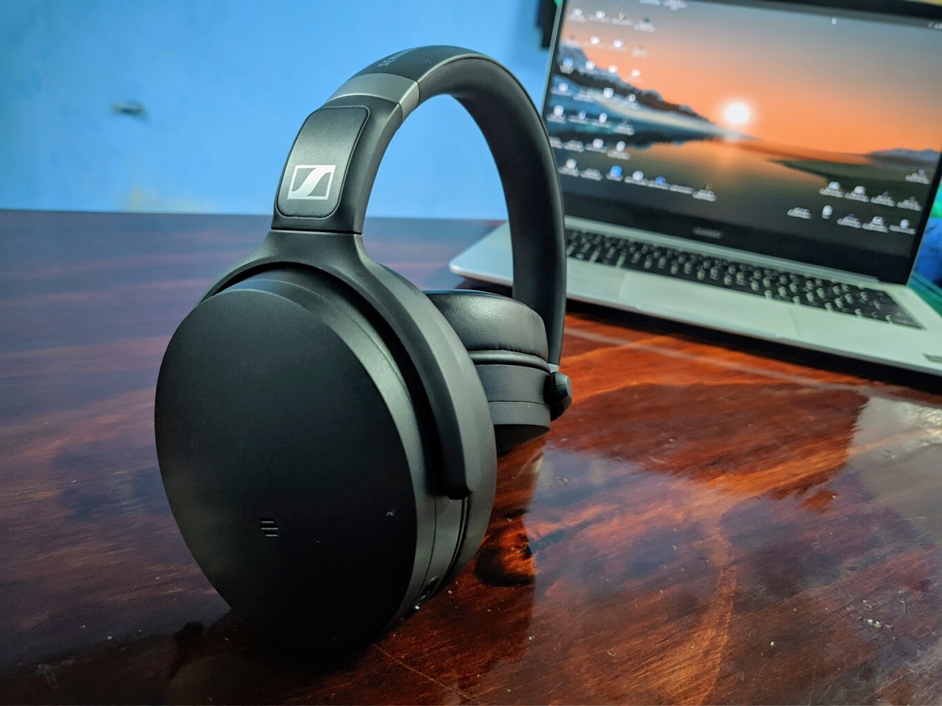 Sennheiser HD 450SE, los hemos probado: cómodos, con cancelación de ruido suficiente y gran ...