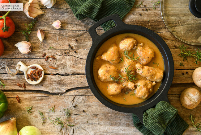 Qué es un fondo de pollo, cómo prepararlo y en qué recetas utilizarlo
