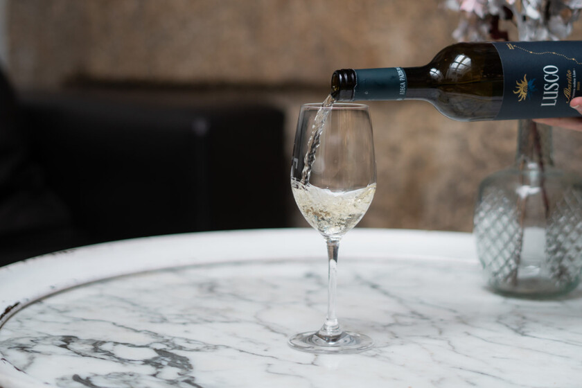 "Para beber ya": lo que opina Tim Atkin de este vino blanco gallego al ...