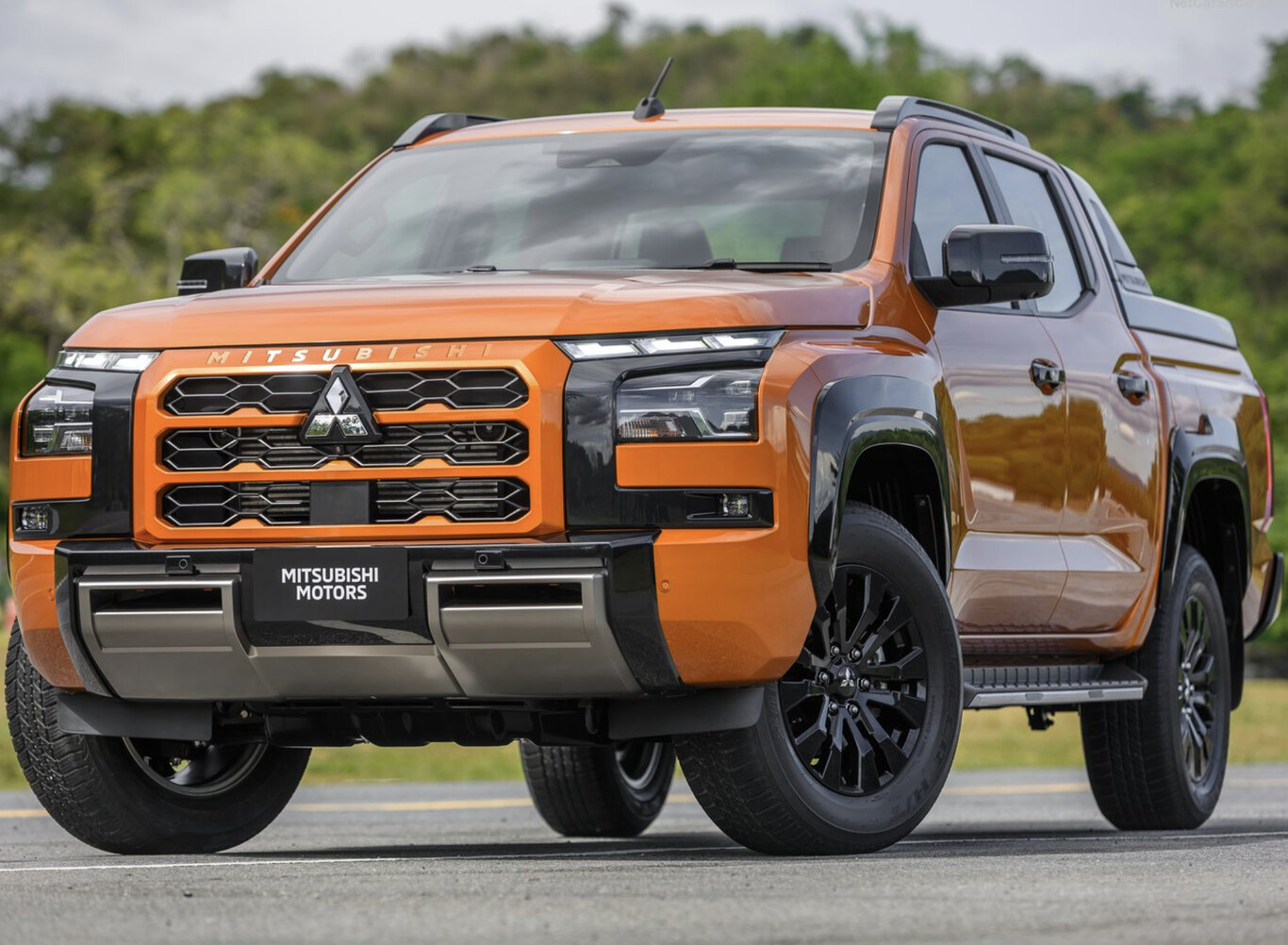 Resistente pick-up japonesa con capacidad 4x4 y una tonelada de carga ...