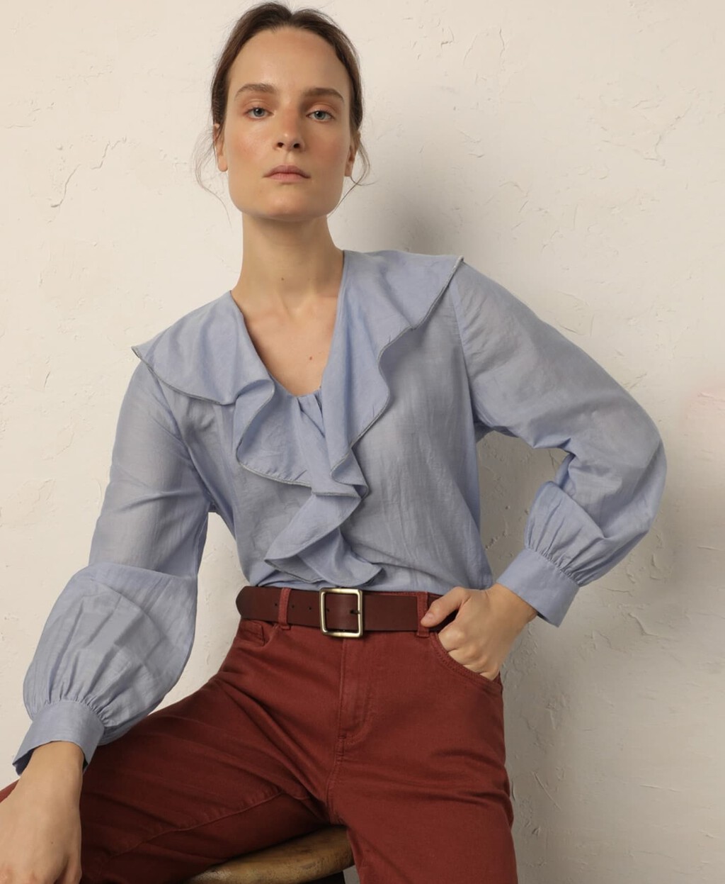 Nuria Roca y la camisa de cuello chelsea que deseamos: tres modelos ...