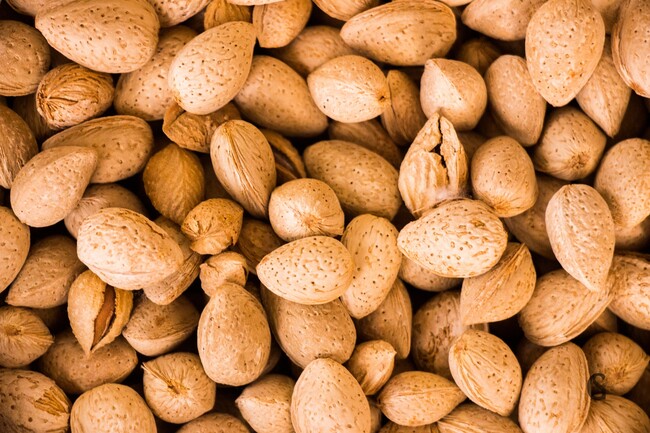 Redescubre la almendra, el fruto seco más popular: sus propiedades ...