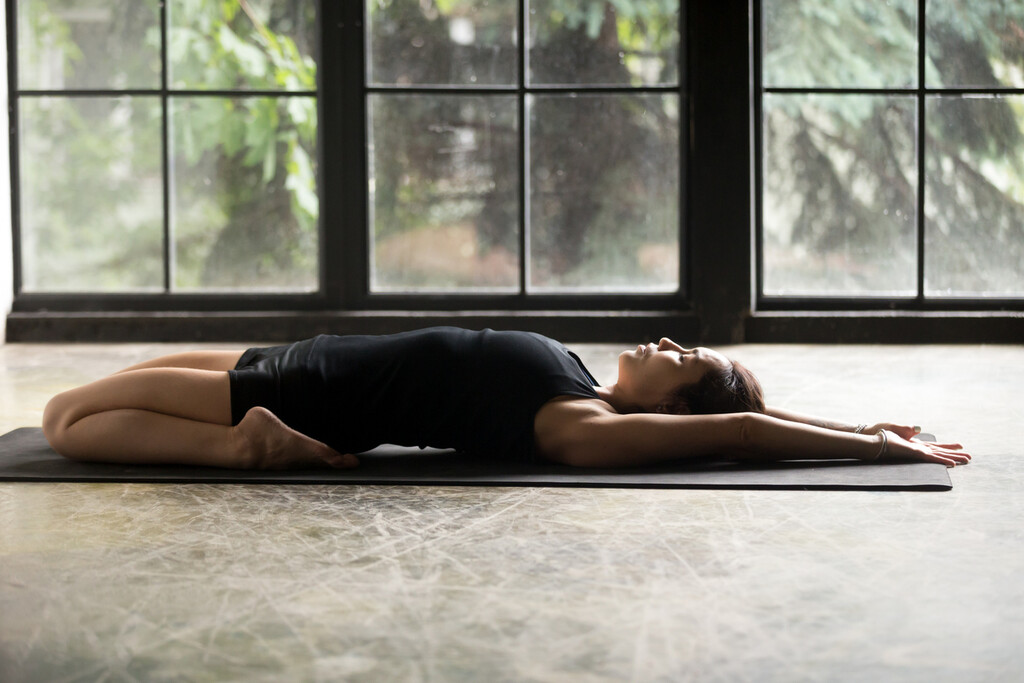 Practica Yoga sentado: 15 asanas de Yoga sin tener que levantarte
