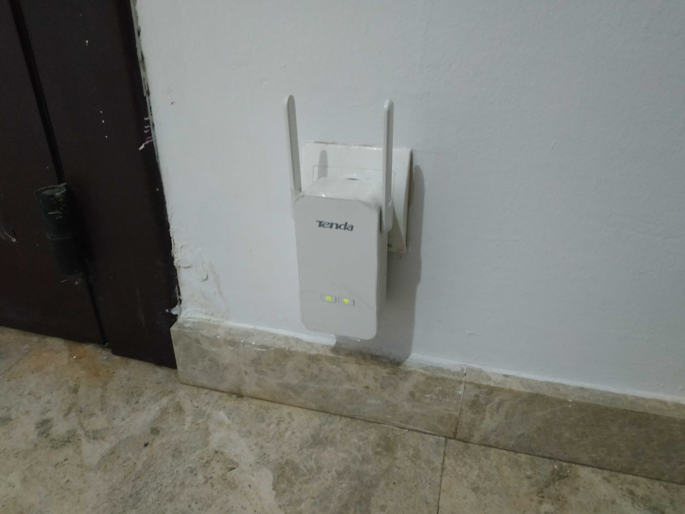 El equipo WiFi de los editores de Xataka: router, PLC, repetidor y más ...