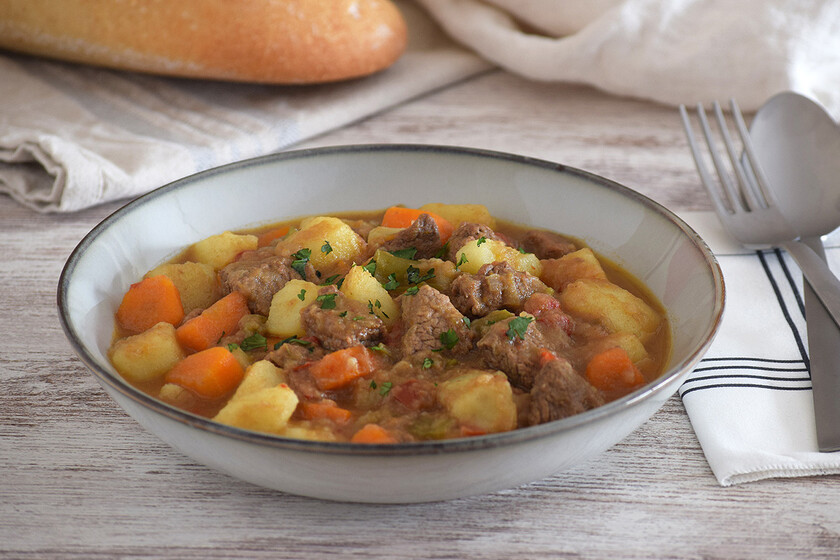 Carne guisada con patatas, receta fácil con todo el sabor tradicional