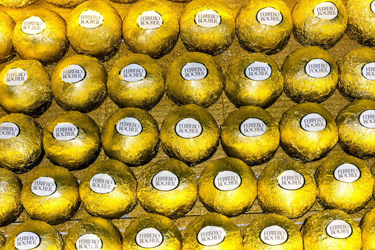 Ferrero Rocher: la historia detrás del bombón industrial más famoso del ...
