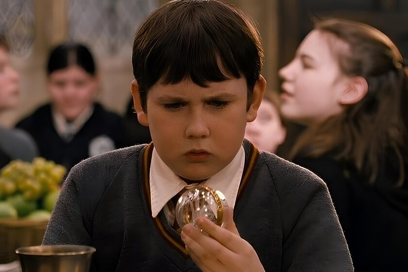 En Harry Potter y la Piedra Filosofal, Neville recibe la Recordadora y ...