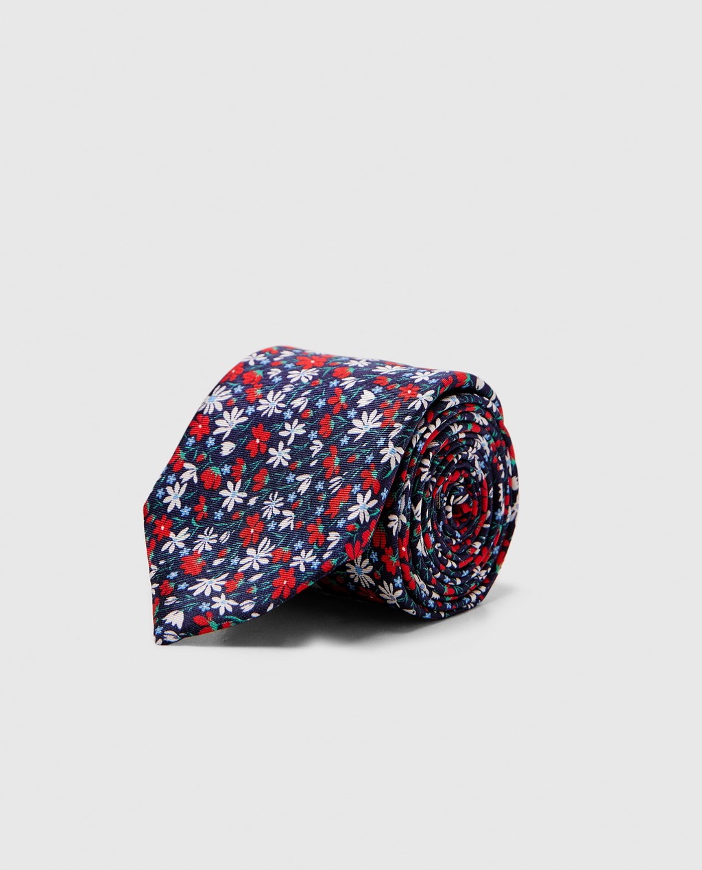 Cuatro estilos de corbatas imprescindibles para lucir una y otra vez