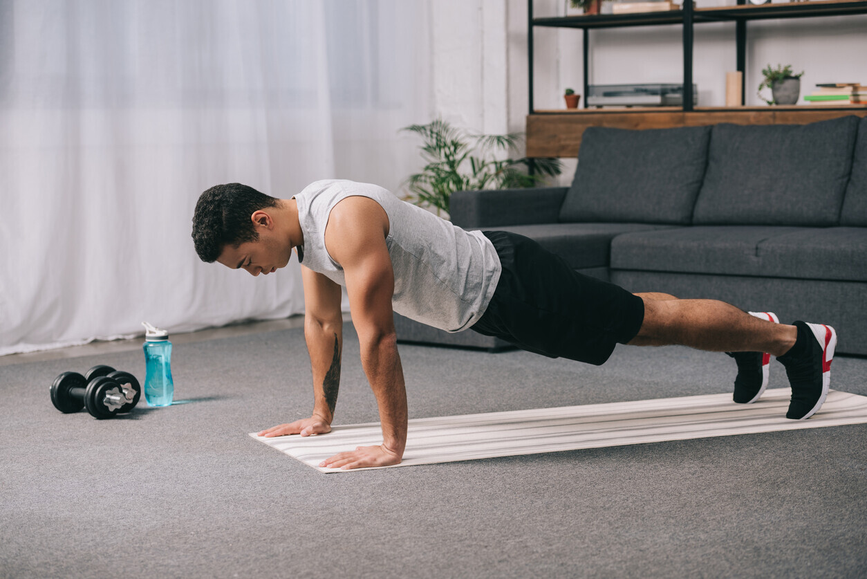 Push-up o flexiones: cómo hacerlas e ir mejorando progresivamente para ...