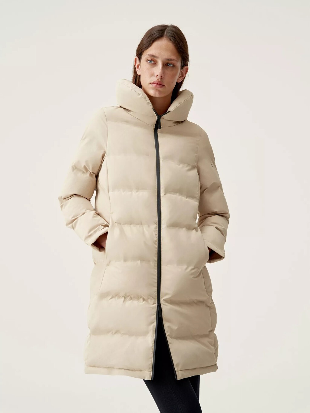 Abrigos, tops y mallas...Born Living yoga tiene todo lo que necesitamos para entrenar duro (pero ...