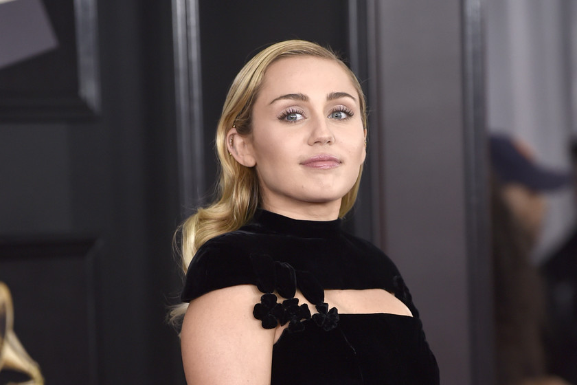 Miley Cyrus vuelve a la alfombra roja de los Grammys 2018 con un (gran ...