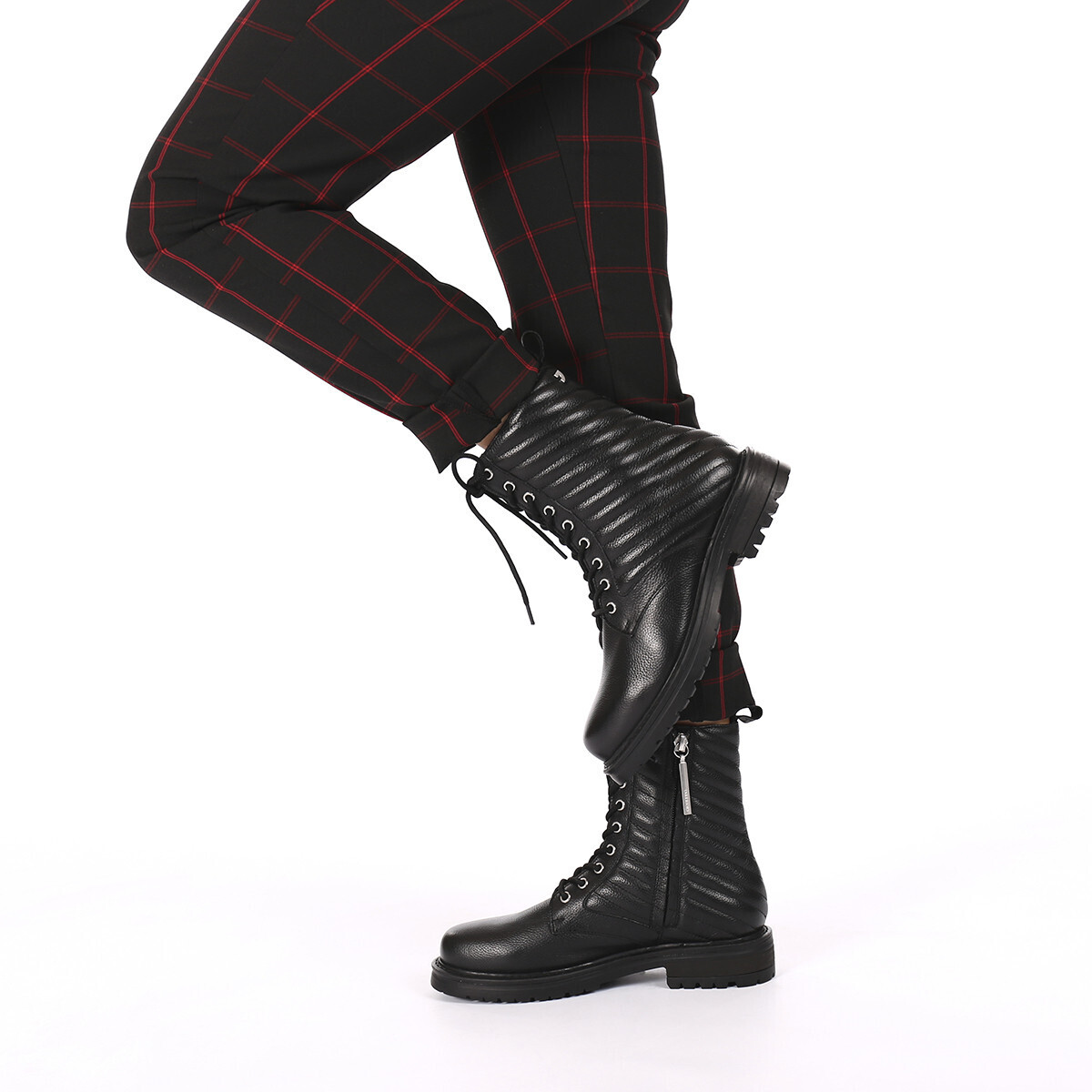 17 botas de estilo militar que aportan estilazo a tus looks