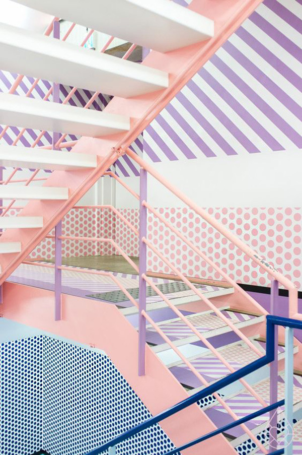 21 ideas para darle color y estilo a las escaleras de tu casa