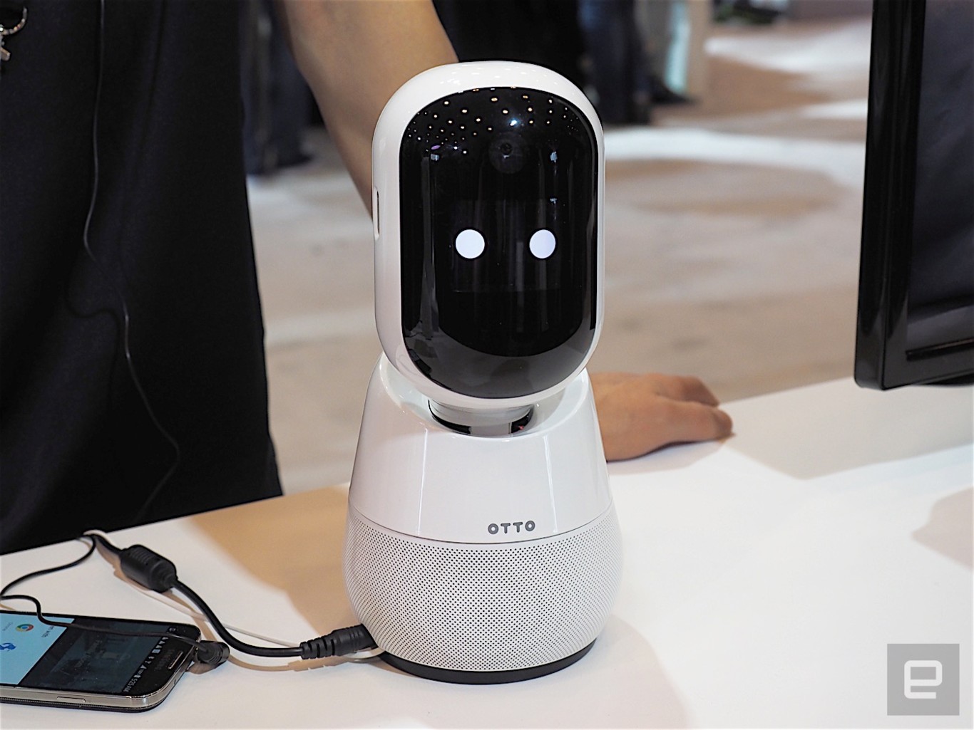Samsung tiene un simpático robot asistente que está listo para recibir ...