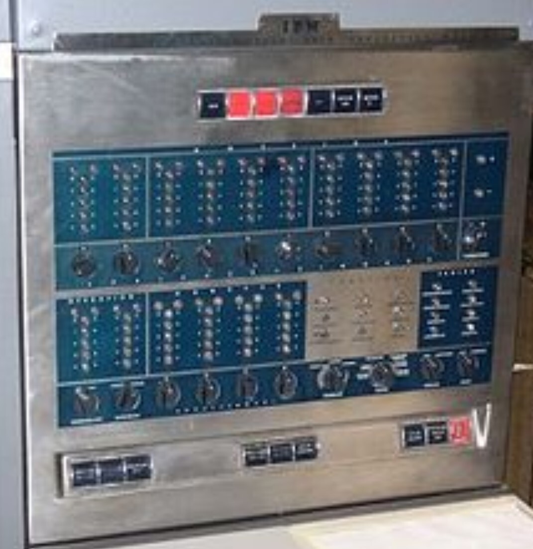 Este es el primer ordenador que llegó a España: un IBM 650 con una ...
