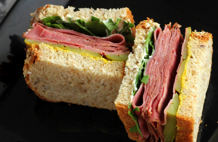 Qué es el pastrami y cuatro recetas para disfrutarlo