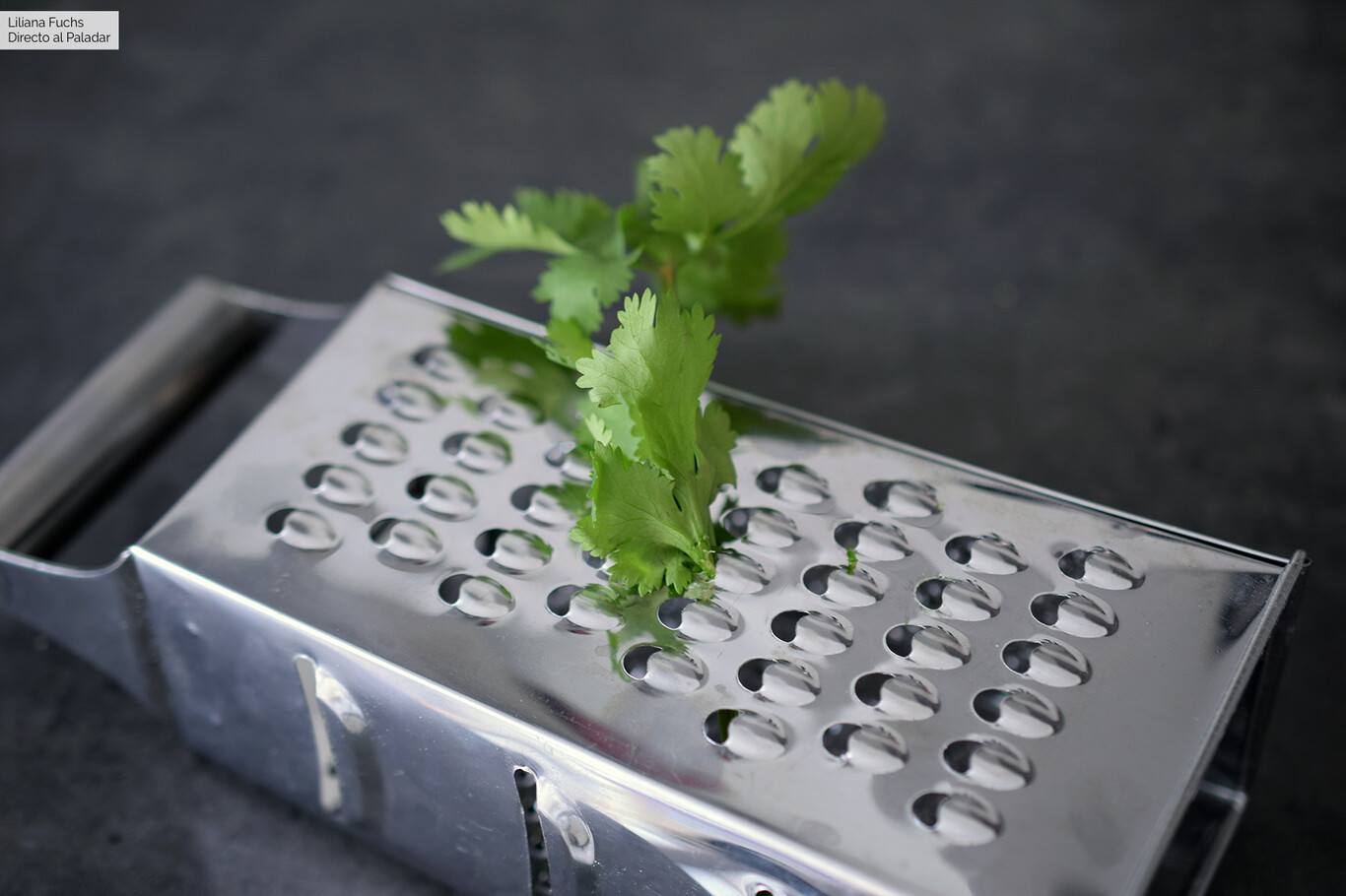 Cómo deshojar fácilmente perejil, cilantro y otras hierbas frescas ...