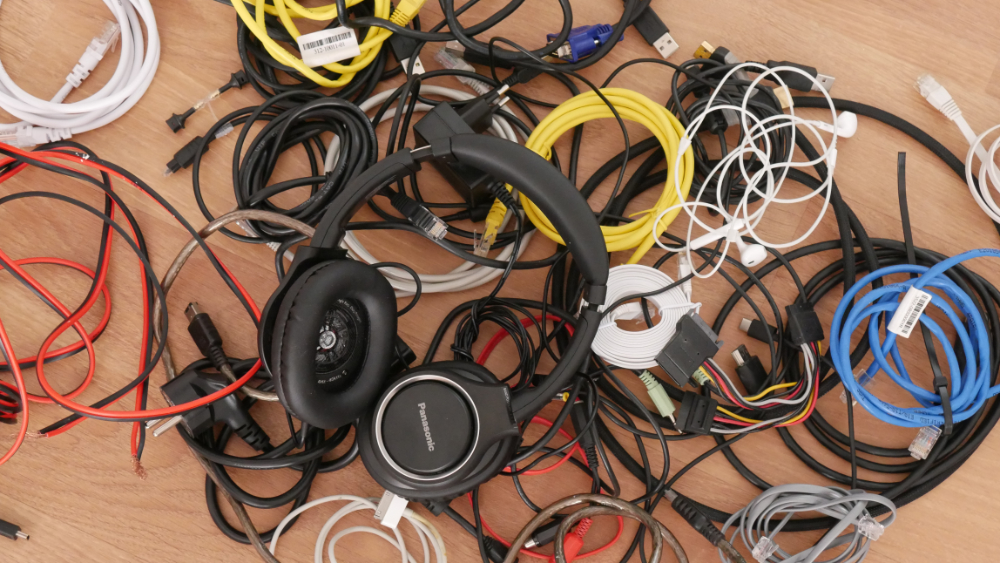 Di no a los cables enredados: soluciones y trucos para evitarlo