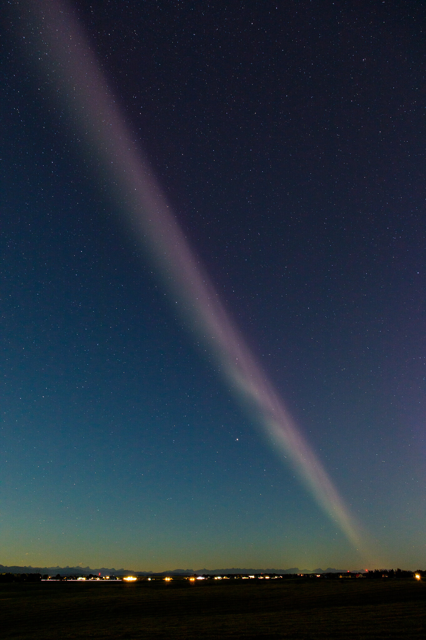 Un rayo violeta atravesó el cielo nocturno de Europa. No fue una aurora ...
