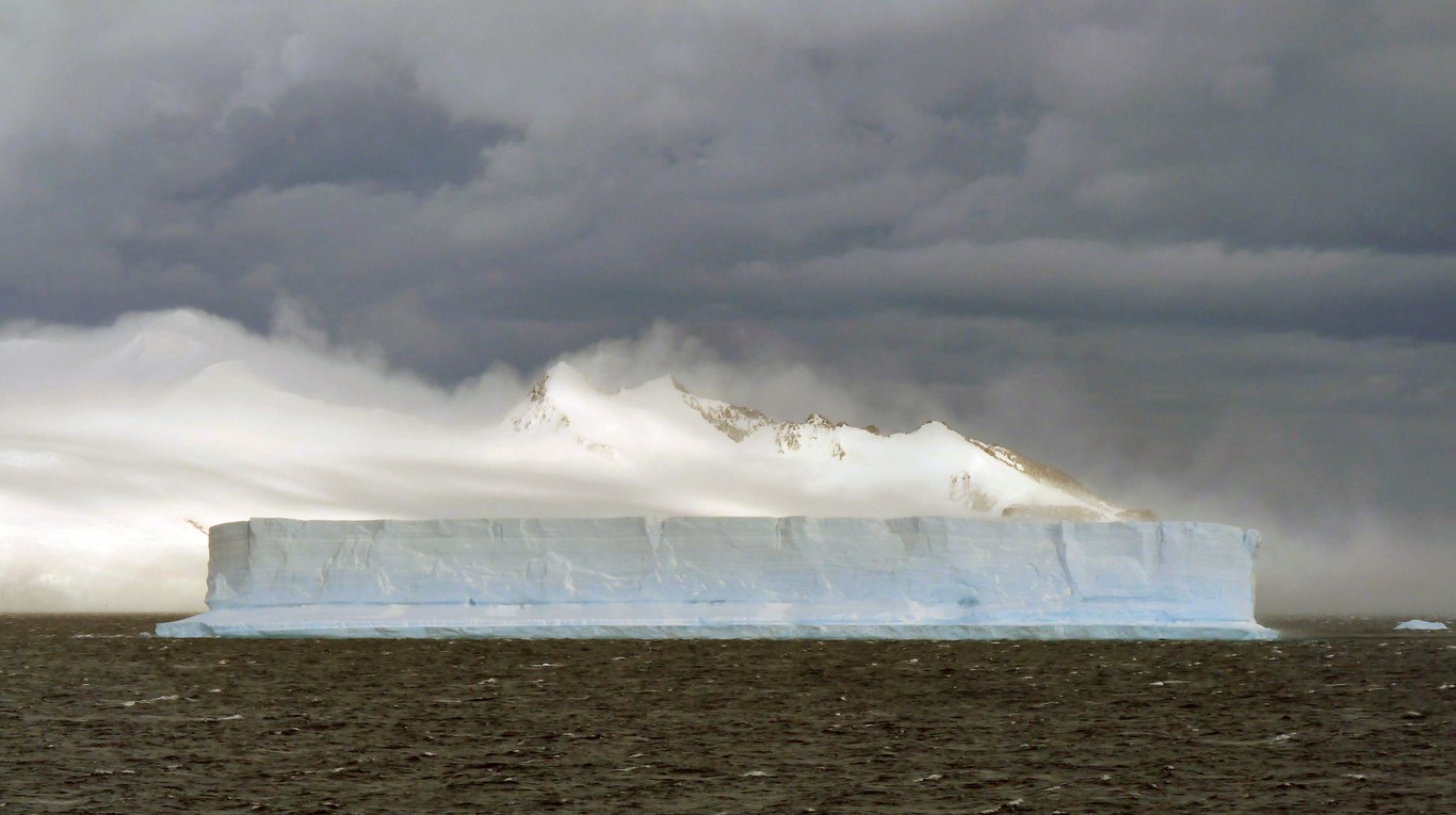 El origen de este iceberg casi perfectamente rectangular encontrado por ...