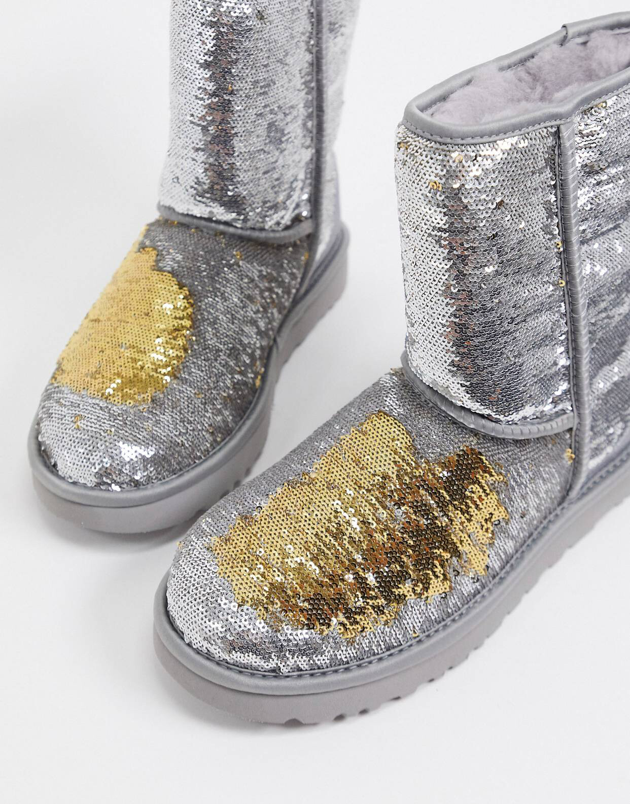 Las botas más calentitas son estas UGG reversibles que encontramos casi ...
