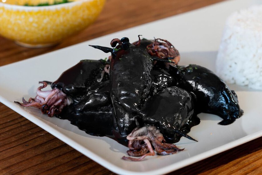 Chipirones rellenos en su tinta y arroz, receta de la abuela, típica ...