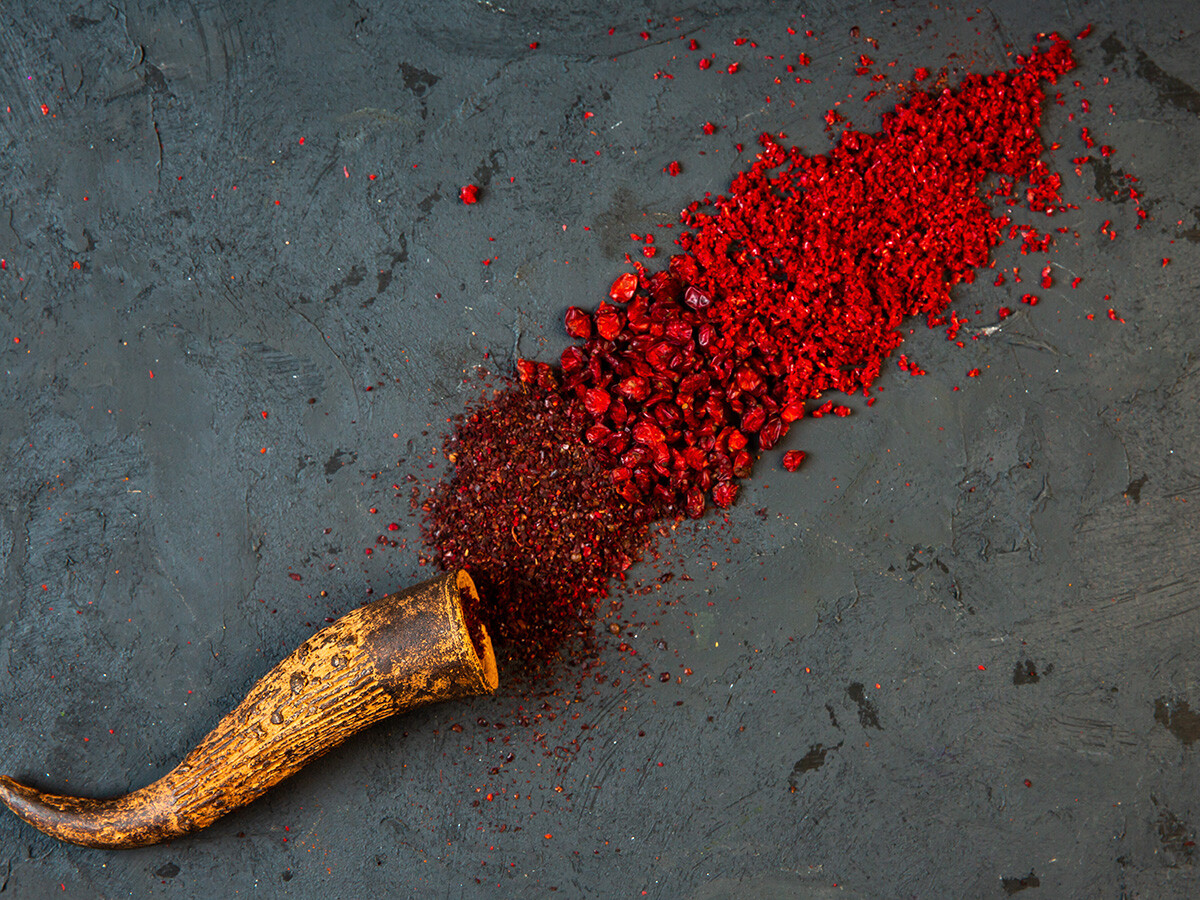 Zumaque o sumac, la especia imprescindible de Oriente Medio: qué es, a ...