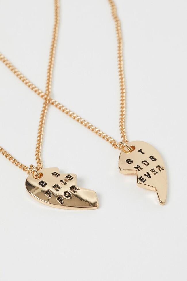 H&M tiene los tres collares que queremos regalar a nuestra mejor amiga ...