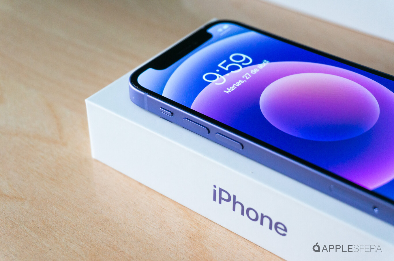 iPhone 12 mini en color púrpura, así es en imágenes