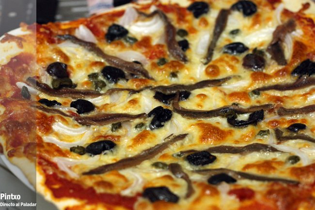 Receta de pizza de anchoas, alcaparras y aceitunas de Aragón