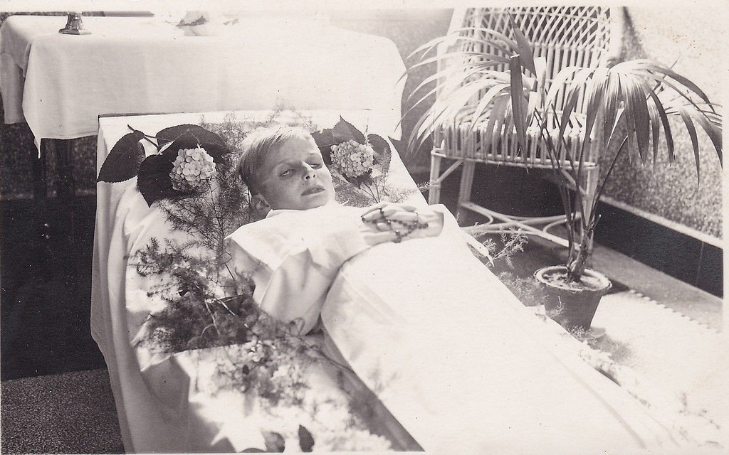 Fotografía post-mortem: la tenebrosa tradición de hacer fotos a los muertos