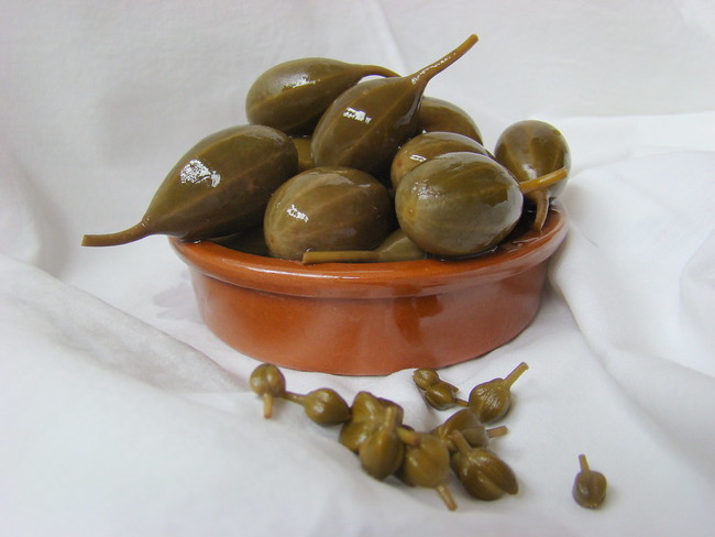 Alcaparras y alcaparrones, encurtidos clásicos: sus propiedades y usos ...