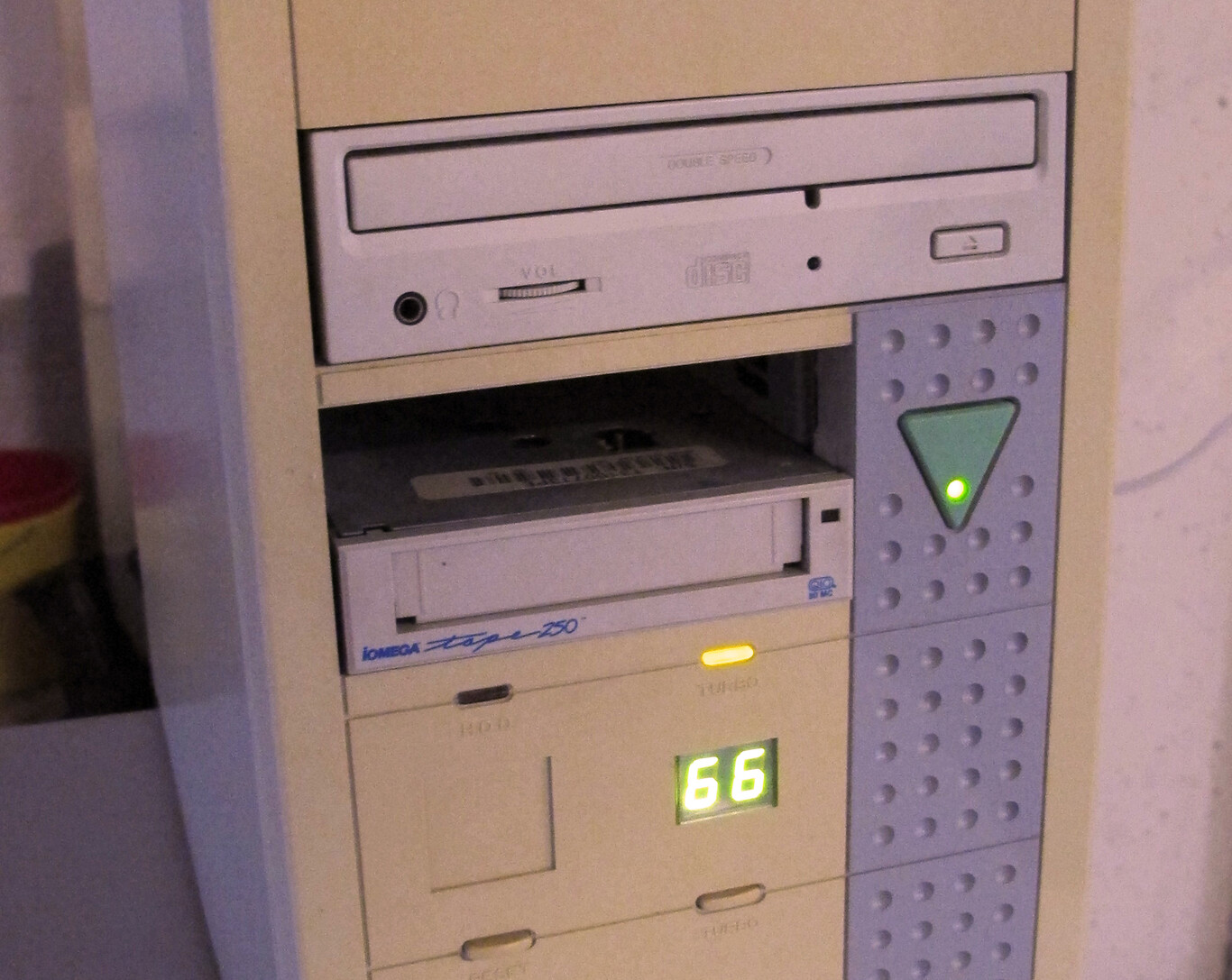 Qué fue de ‘Turbo’, el singular botón que tenían casi todos los PC en ...